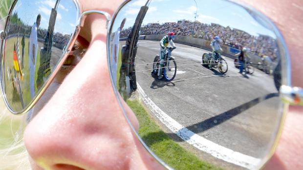 2000 Zuschauer beim Speedway in Halbemond - Ostfriesen-Zeitung