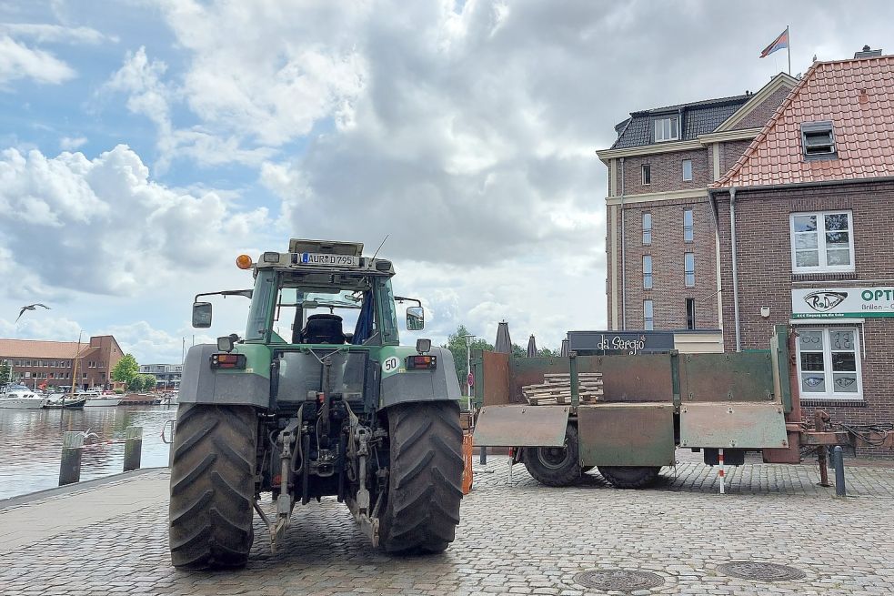 Emden: Abbau der Holzterrasse von „da Sergio“ hat begonnen - Ostfriesen ...