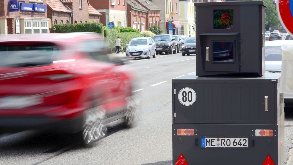 Autofahrer werden sich an mobilen Blitzer gewöhnen müssen - Ostfriesen ...