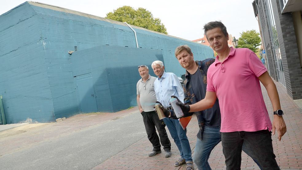 20 Sprayer reisen an: Künstler verpassen Emder Bunker riesiges Graffiti ...