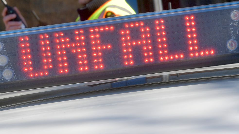 Bundesstraße war gesperrt: Unfall auf B 72 - Güllewagen auf Straße ...