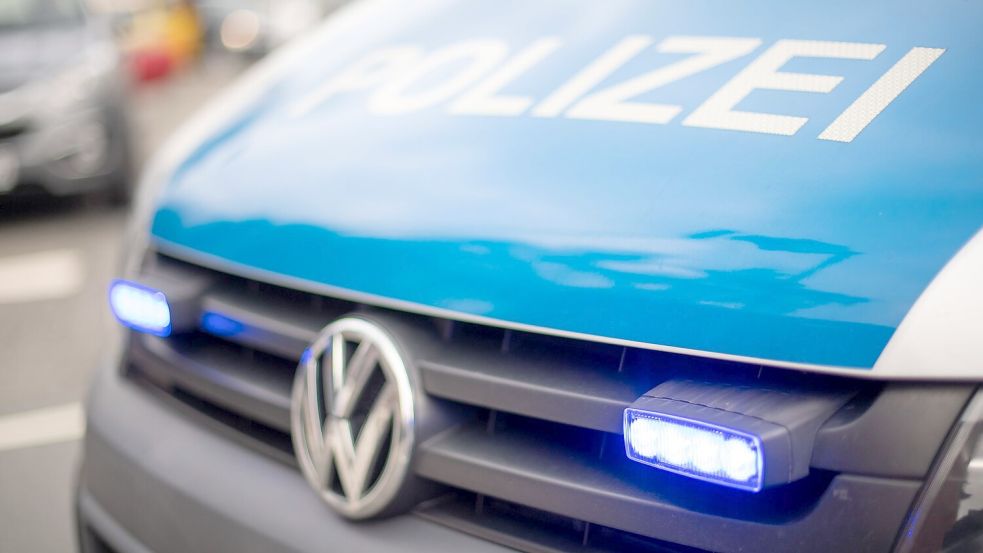 Polizeieinsatz: Gasgeruch - Einsatzkräfte räumen Edeka in Esens ...
