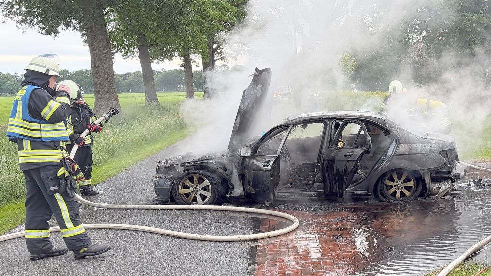 OZ-Newsticker: Auto in Middels durch Feuer zerstört - Ostfriesen-Zeitung