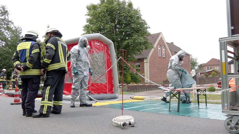 OZ-Newsticker: Einsatz in Hage - Hausbewohner verletzt sich an ätzender ...
