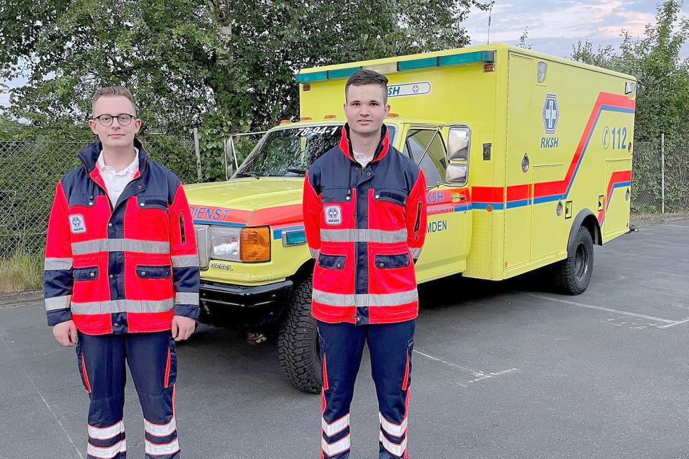 Emder RKSH-Fahrzeug pflügt sich Weg durchs Katastrophengebiet ...