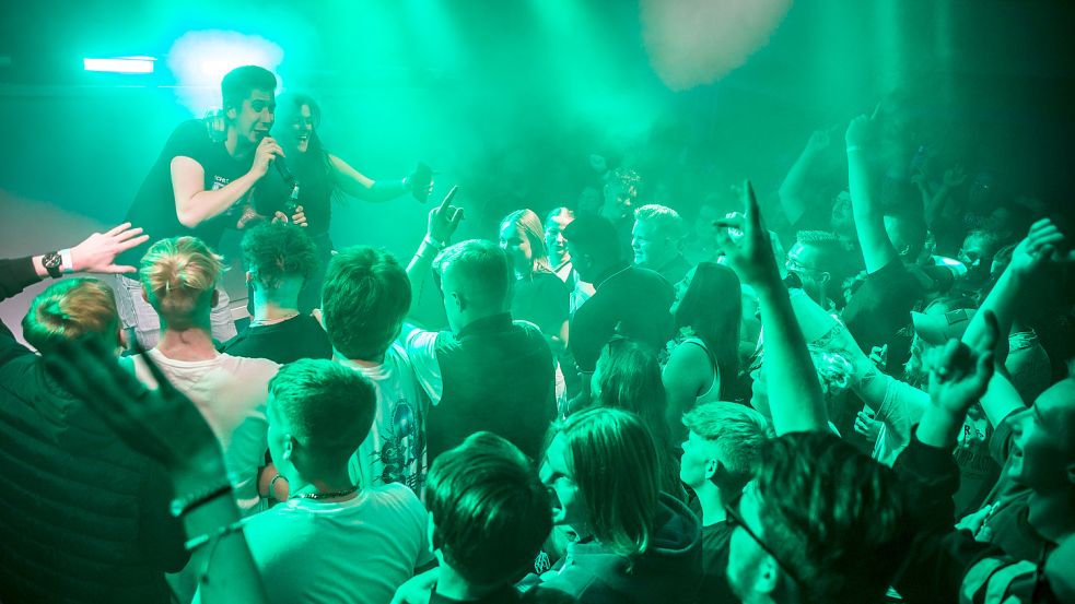 Auftritt in Deckers Disco: Chartstürmer DJ Robin kommt mit „Layla ...