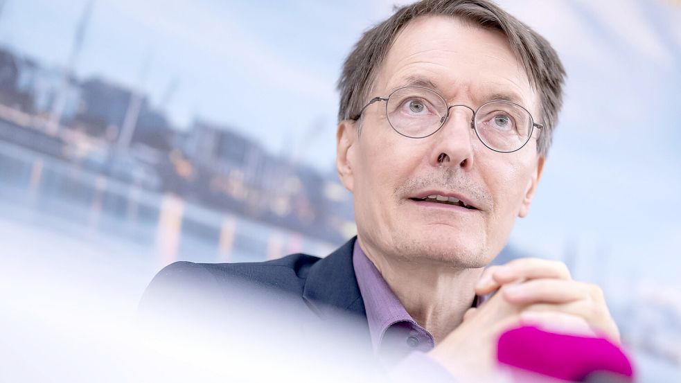 Berlin: Kassen werfen Karl Lauterbach verpatzte Pflegereform vor - Ostfriesen-Zeitung