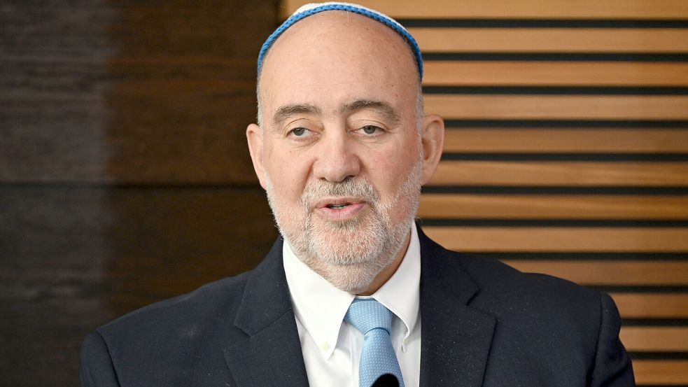 Berlin: Ron Prosor zum Krieg in Gaza: „Keine Armee der Welt geht so ...
