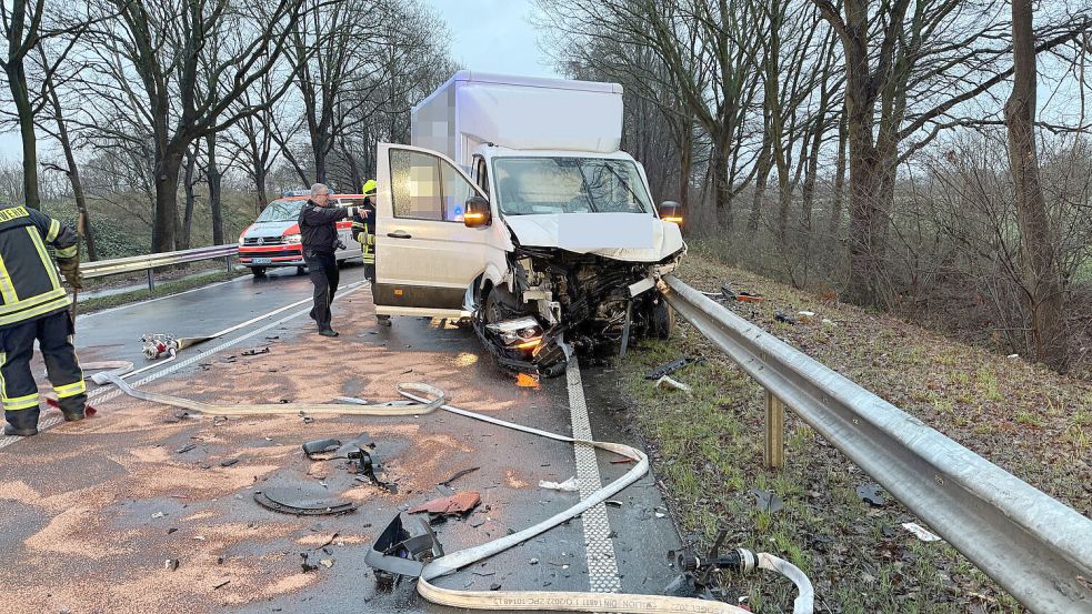 Frontal-Zusammenstoß: Zwei Menschen sterben bei Unfall auf B70 in Papenburg - Ostfriesen-Zeitung