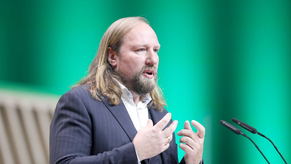 Berlin: Vom Öko zum „Panzer-Toni“ - die wundersame Wandlung des Grünen ...