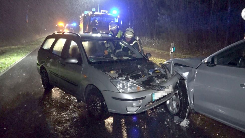 Schwerer Unfall: Zwei Autos stoßen in Vreschen-Bokel zusammen - Ostfriesen-Zeitung