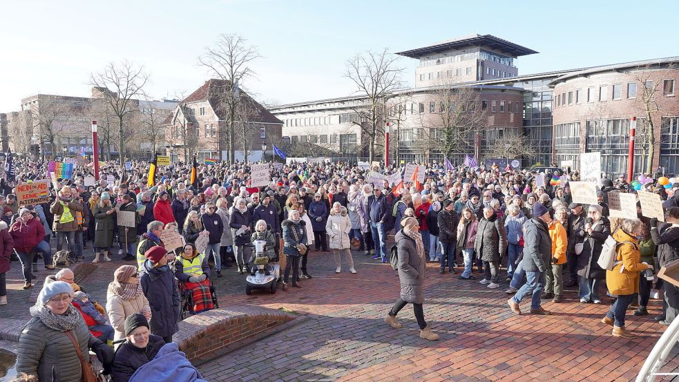 Demo gegen rechts in Papenburg: Tausende gingen für Weltoffenheit und Toleranz auf die Straße ...