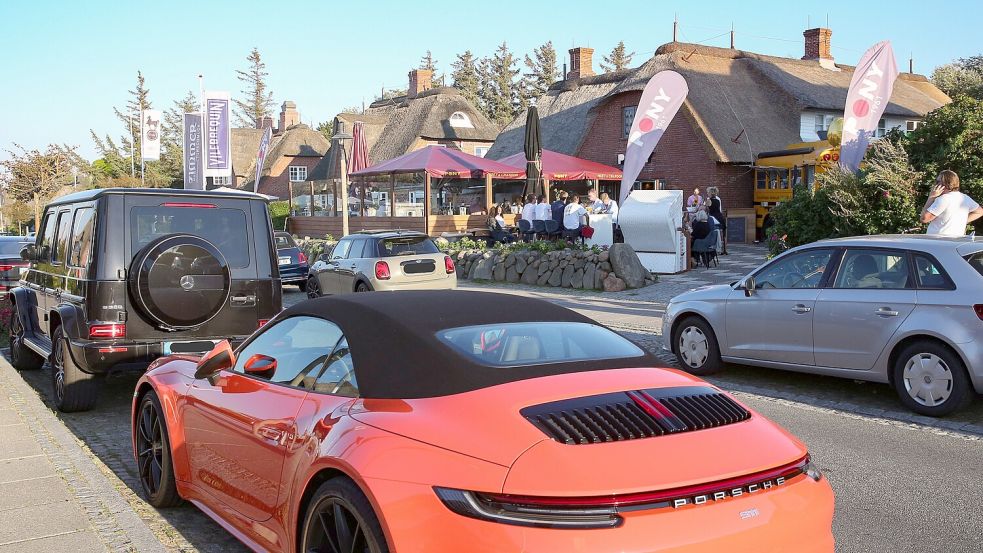Sylt: Nazi-Parolen im Club auf Sylt gegröhlt - jetzt reagieren die ...