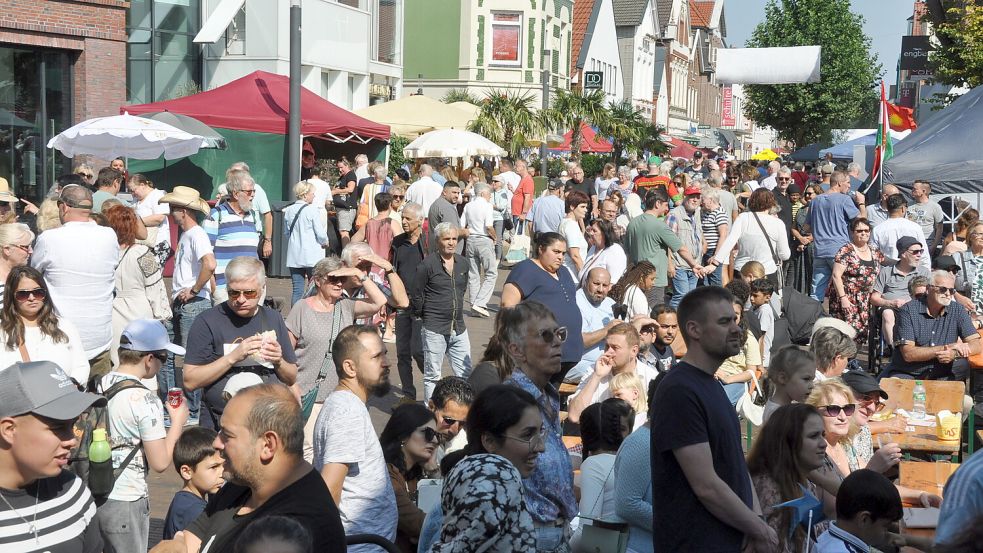 Mit verkaufsoffenem Sonntag: Fest der Kulturen in Leeraner Innenstadt - hier sind die Bilder ...