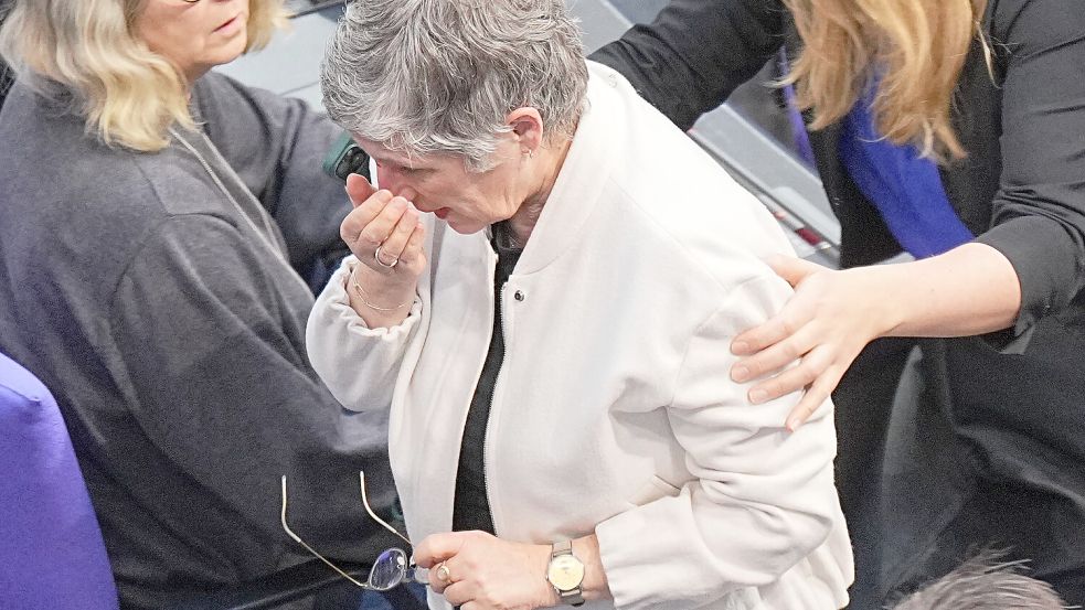Berlin: Grünen-Politikerin Haßelmann im Bundestag gestürzt - so geht es ...