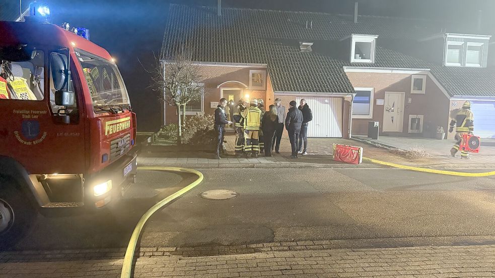 Kellerbrand vermutet: Feuerwehr rückte zu Wohnhaus in Heisfelde aus - Ostfriesen-Zeitung