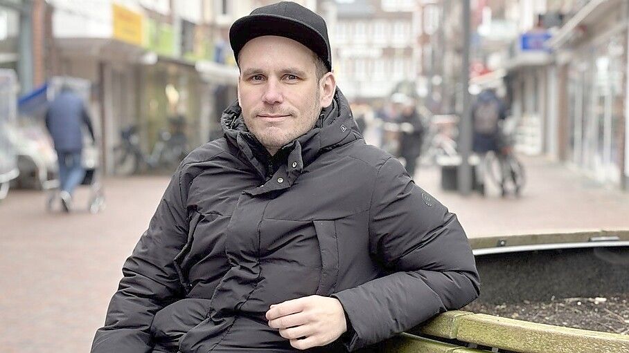 Humor für Ostfriesland: Mitch aus Emden will als Comedian durchstarten ...