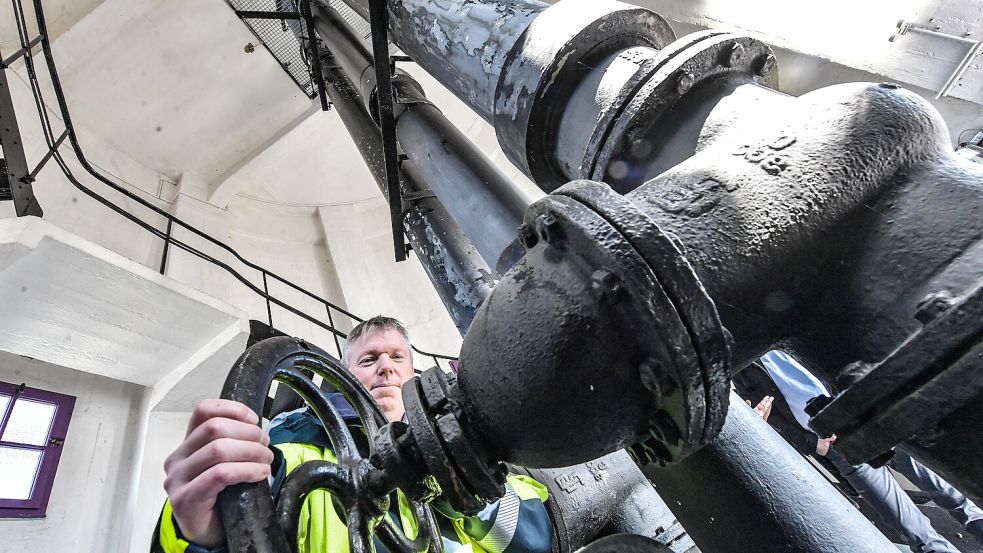 Einblick ins Wahrzeichen: Emder Wasserturm - jetzt startet die ...