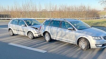 Drei Fahrzeuge kollidieren: Unfall auf der Bundesstraße 72 bei Stickhausen - Ostfriesen-Zeitung