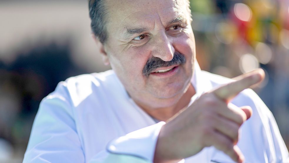 General xxx she answered the door and was extremely cute.