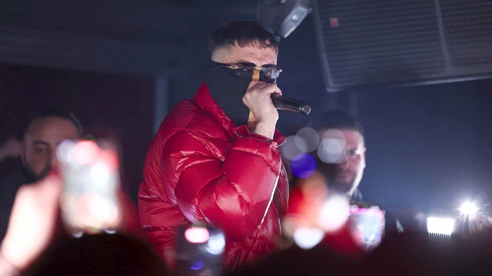 Zu Gast bei Politiker-Party: Rapper Haftbefehl schaut bei Özdemirs 60 ...