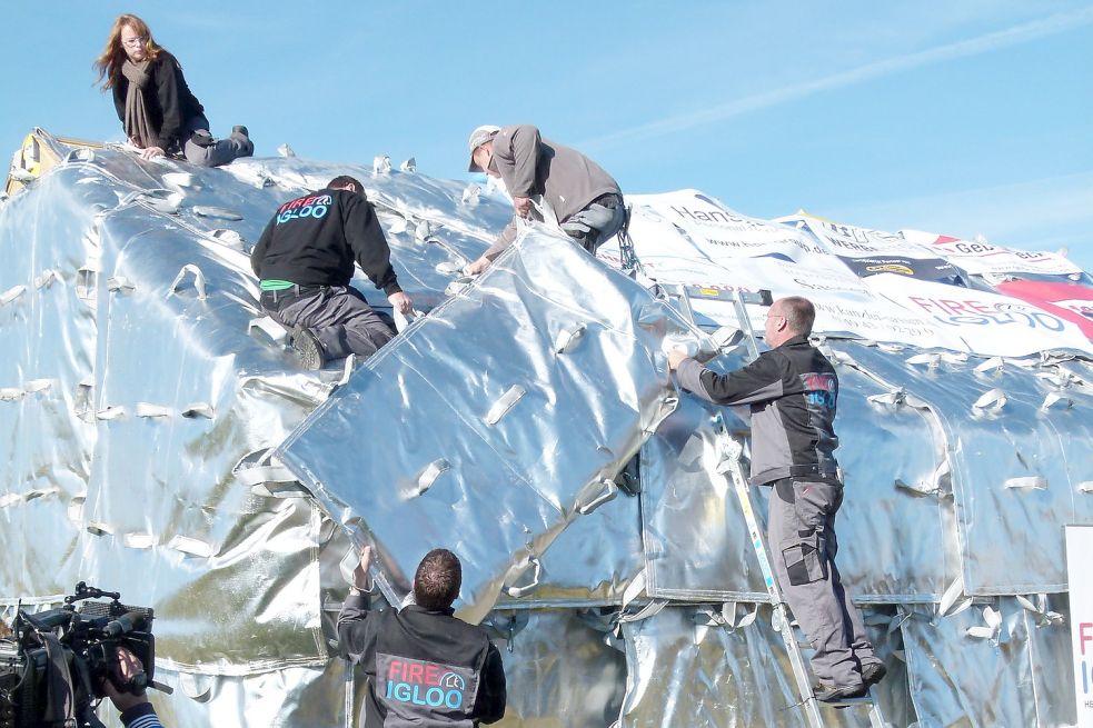 „Fire Igloo“ trotzt Hitze und Flammen - Ostfriesen-Zeitung