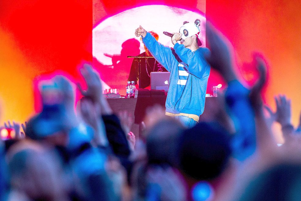 Voller Strand: Fans feiern Unheilig und Cro - Ostfriesen-Zeitung