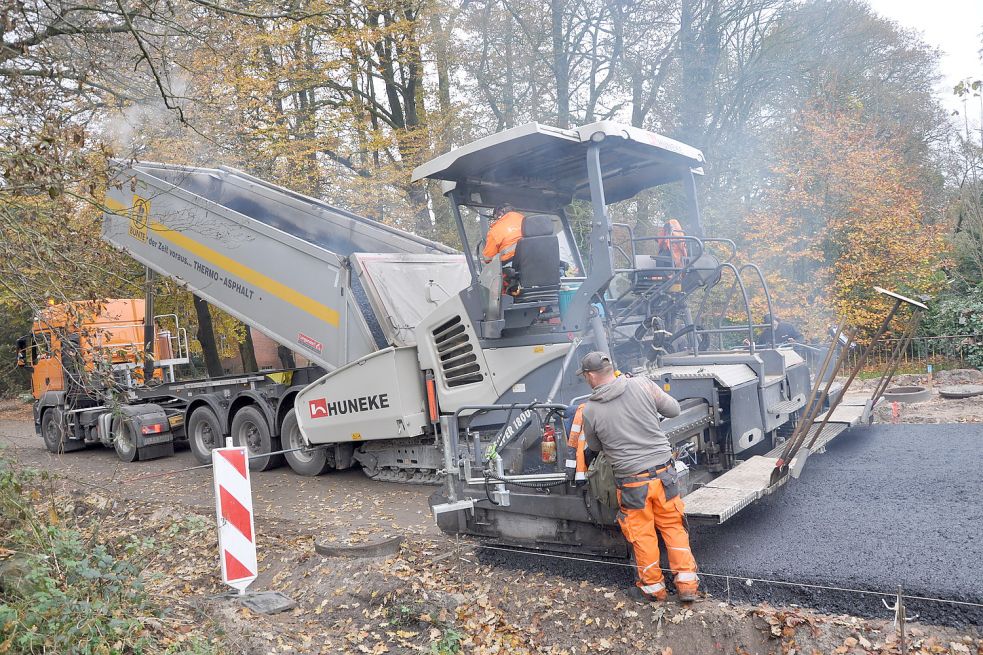 Neue Asphaltdecke für die Kreisstraße 30 - Ostfriesen-Zeitung