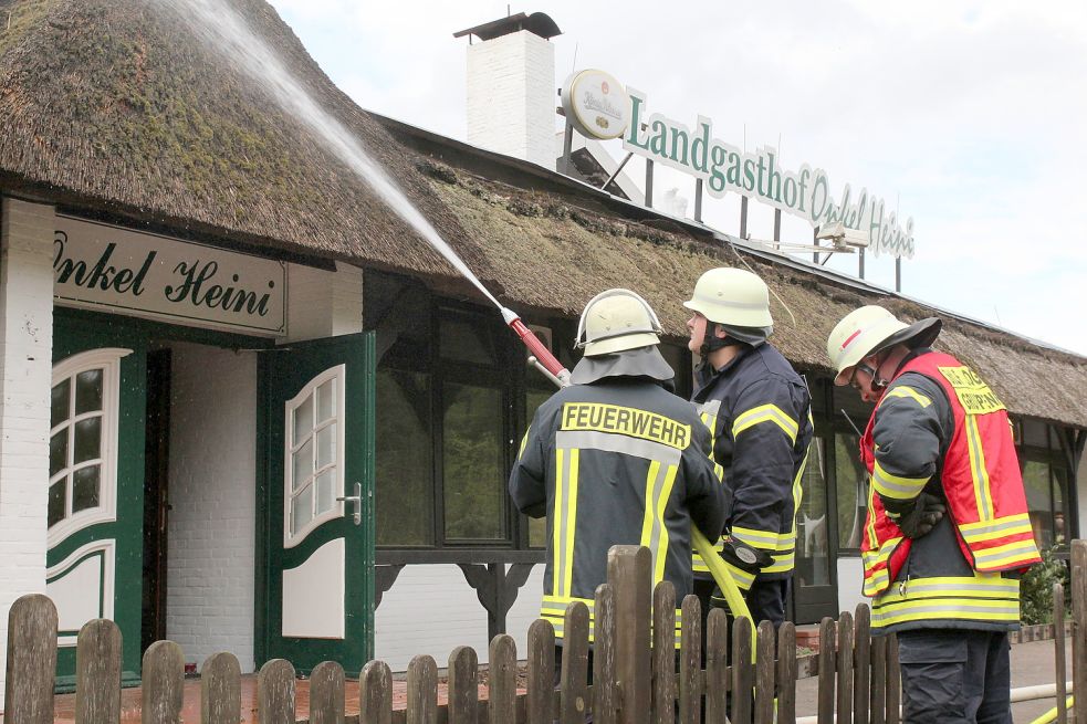 Große Feuerwehrübung bei „Onkel Heini“ in Leer - Ostfriesen-Zeitung