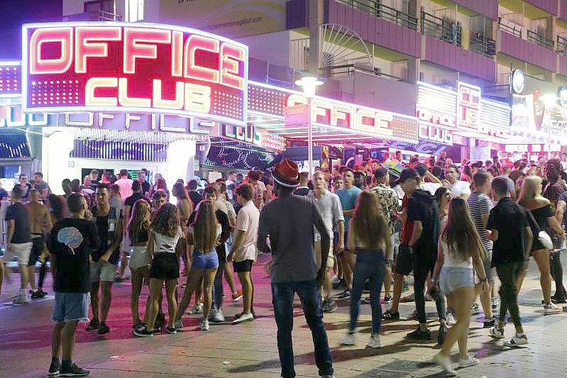 Das tödliche „Balconing“ auf Mallorca - Ostfriesen-Zeitung