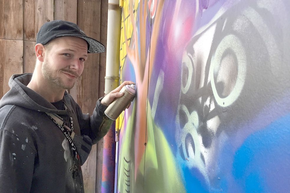 Aurich: Tim Write sprüht Graffiti an Kik-Gebäude - Ostfriesen-Zeitung