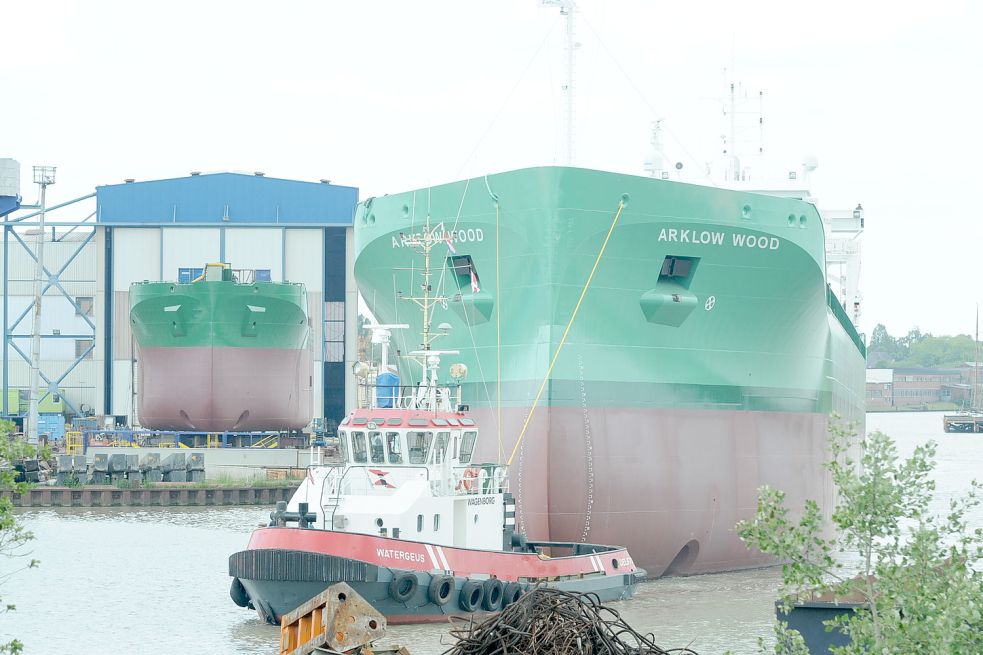 „Arklow Wood“ verlässt Leeraner Hafenbecken - Ostfriesen-Zeitung