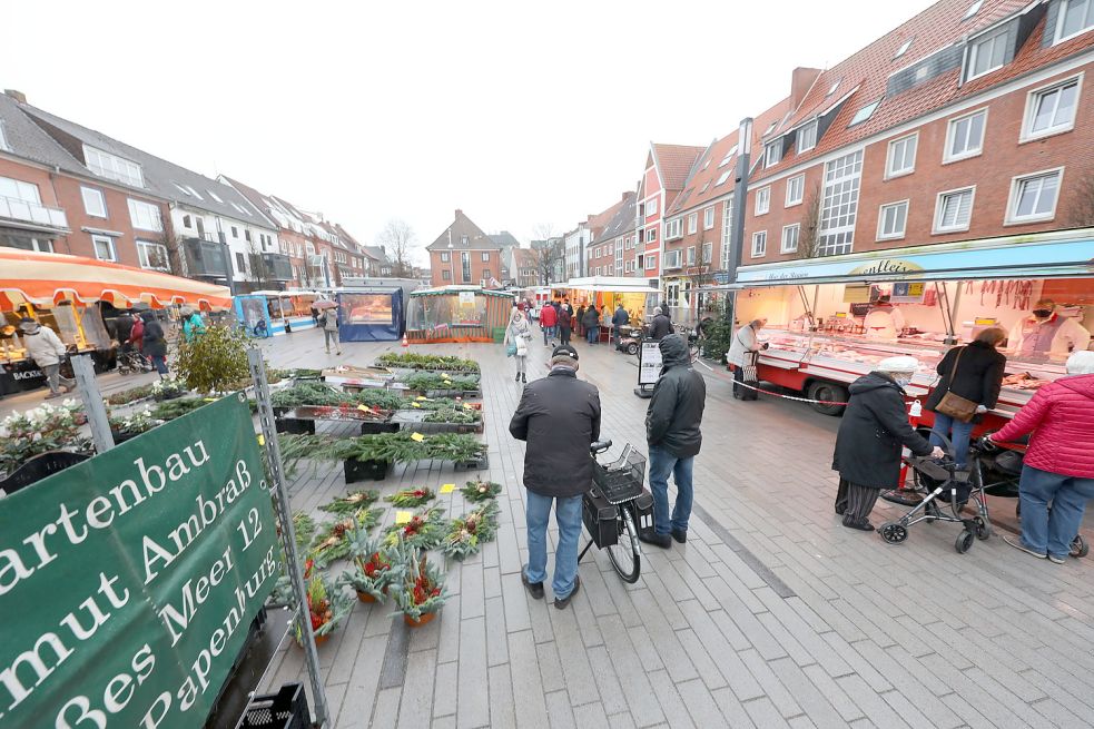 Alles wieder an seinem Platz: Emder Wochenmarkt ist zurück - Ostfriesen ...